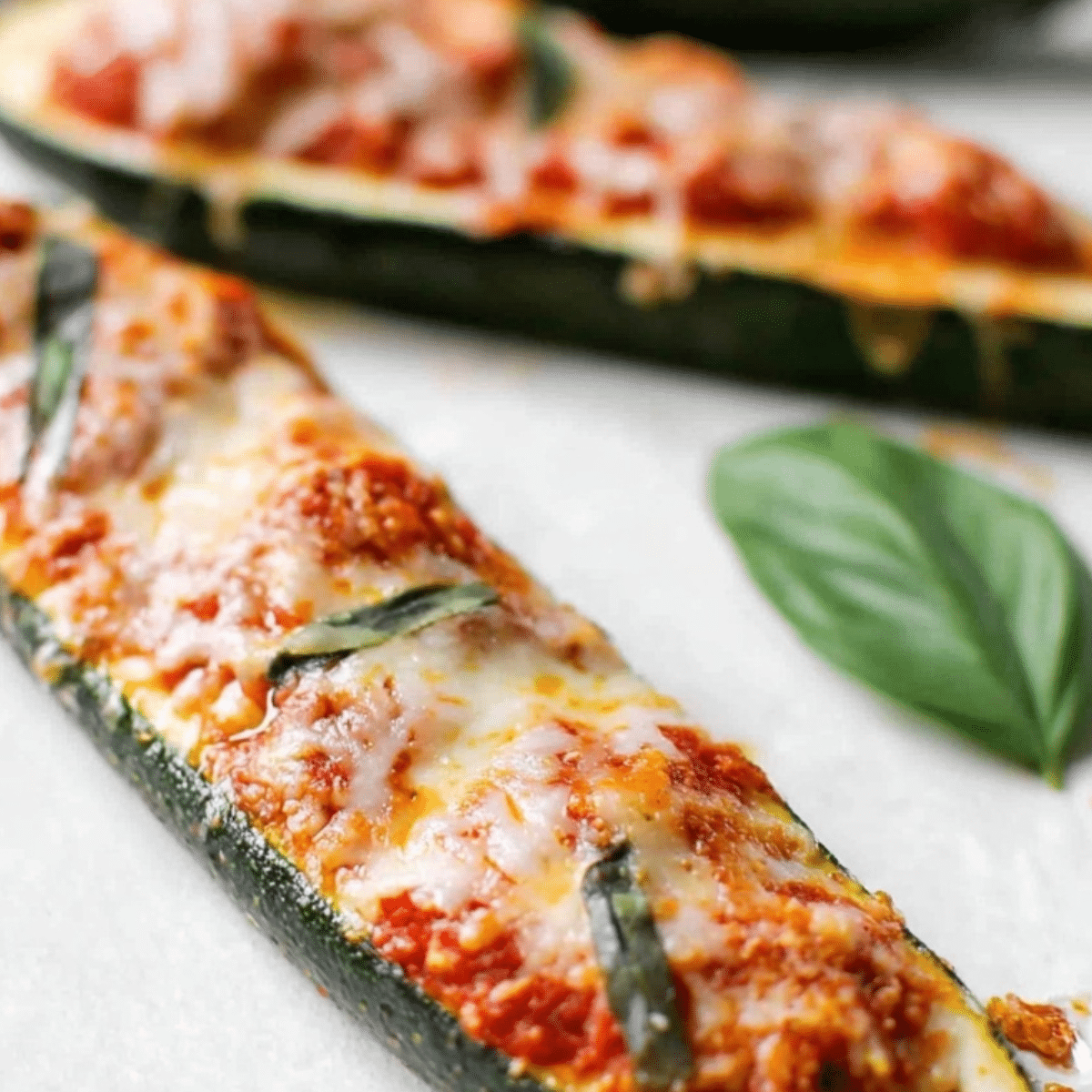 Easy Cheesy Baked Zucchini with Marinara – 5-Minute Recipe - ZazaCook