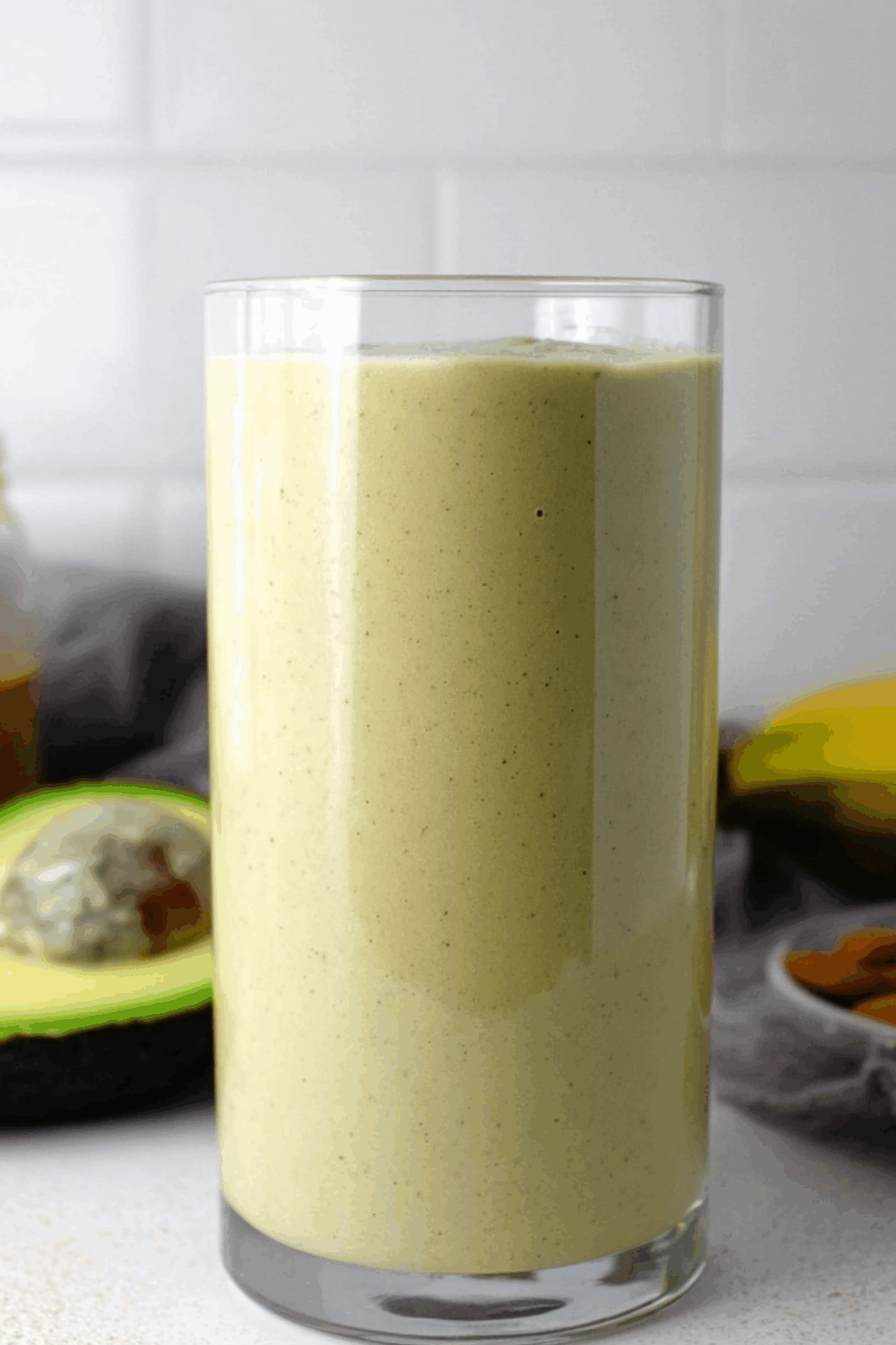 Banana Avocado Almond Milk Smoothie – 5-Minute Easy Recipe - ZazaCook