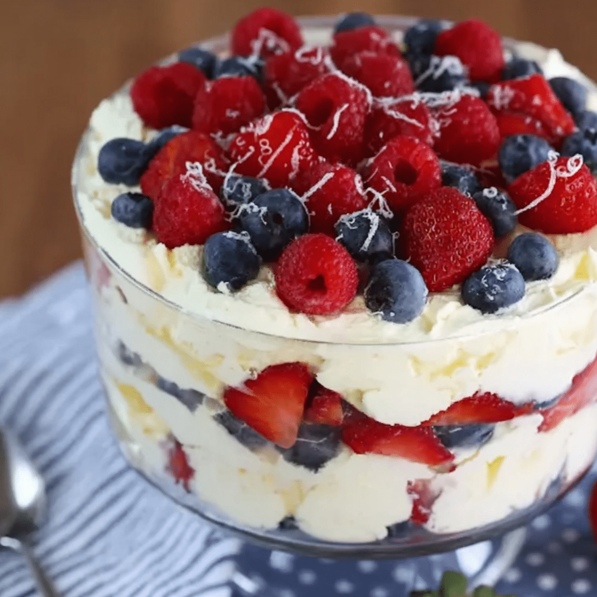 Berry Trifle Recipe: 5 Reasons to Love This Easy Dessert - ZazaCook