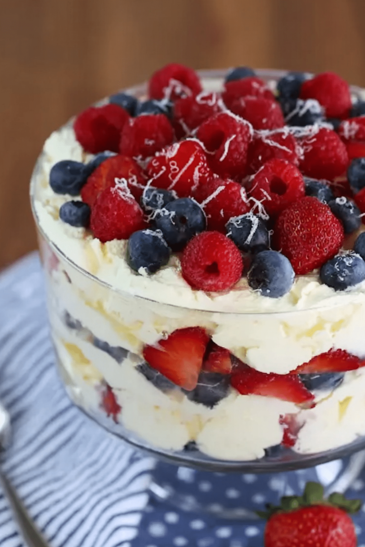 Berry Trifle Recipe: 5 Reasons to Love This Easy Dessert - ZazaCook