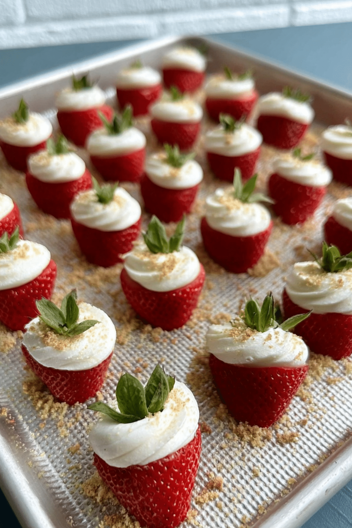 Easy Cheesecake Deviled Strawberries: 5-Minute Dessert Recipe - ZazaCook