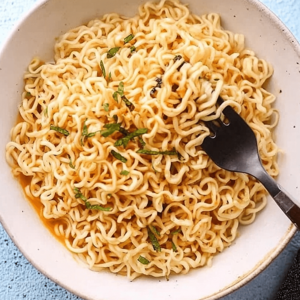 Garlic Butter Ramen Noodles: Quick & Easy Recipe (Under 10 mins) - ZazaCook