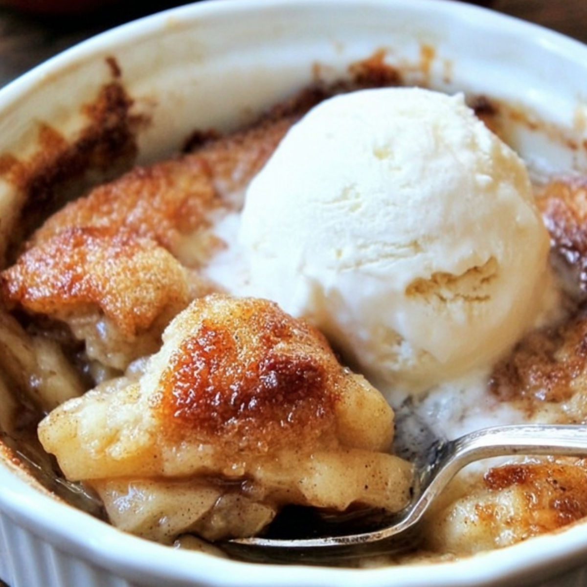 Cinnamon Apple Cobbler Recipe – Easy & Delicious - ZazaCook