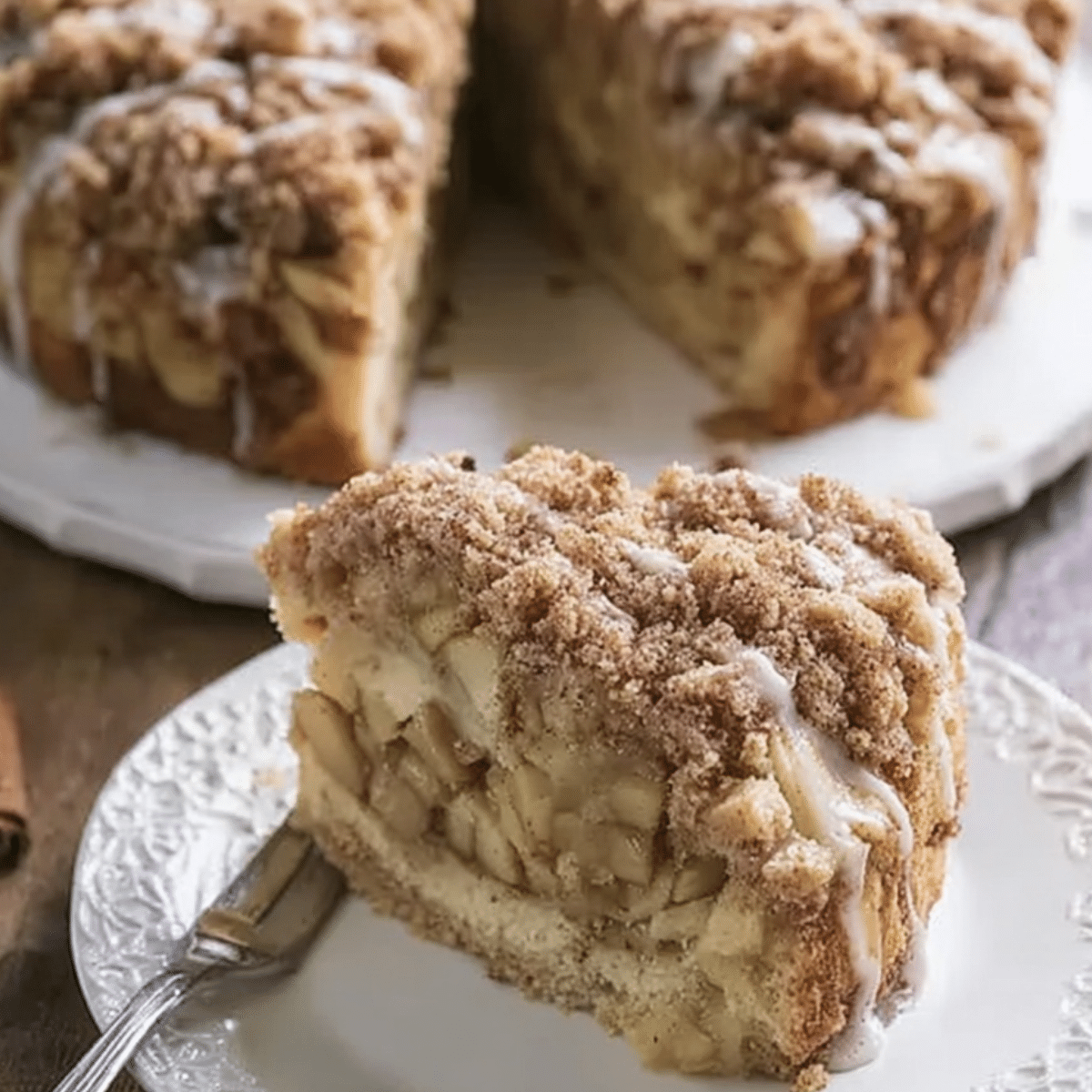 Cinnamon Apple Crumb Cake: A Perfect Dessert - ZazaCook