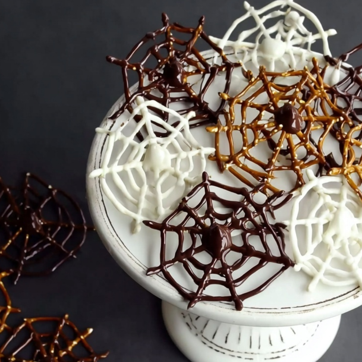 Halloween Chocolate Pretzel Spider Webs – Easy Steps - ZazaCook