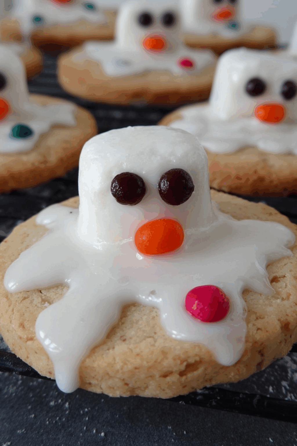Melted Snowman Biscuits – Easy Christmas Recipe - ZazaCook