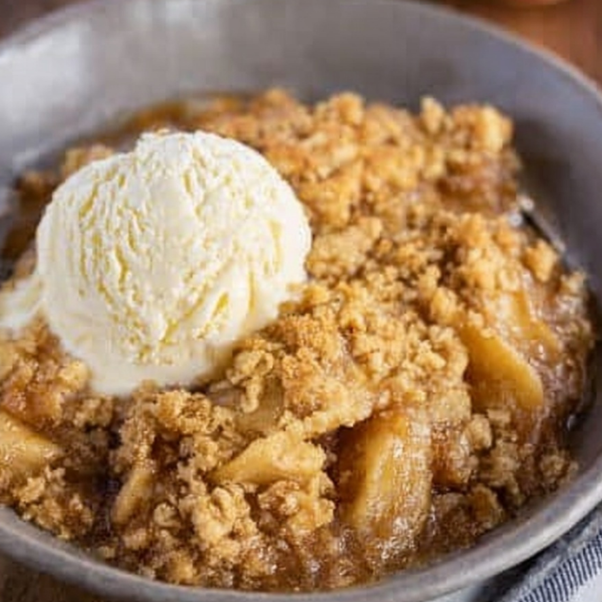 Apple Crisp - Delicious and Easy Fall Dessert Recipe - ZazaCook