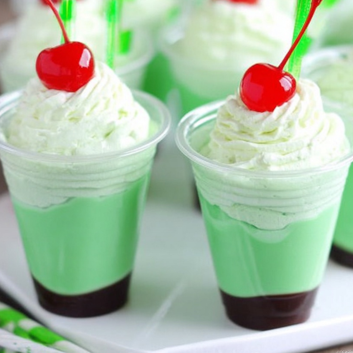 Shamrock Shake Pudding Shots – Easy Party Favorite - ZazaCook
